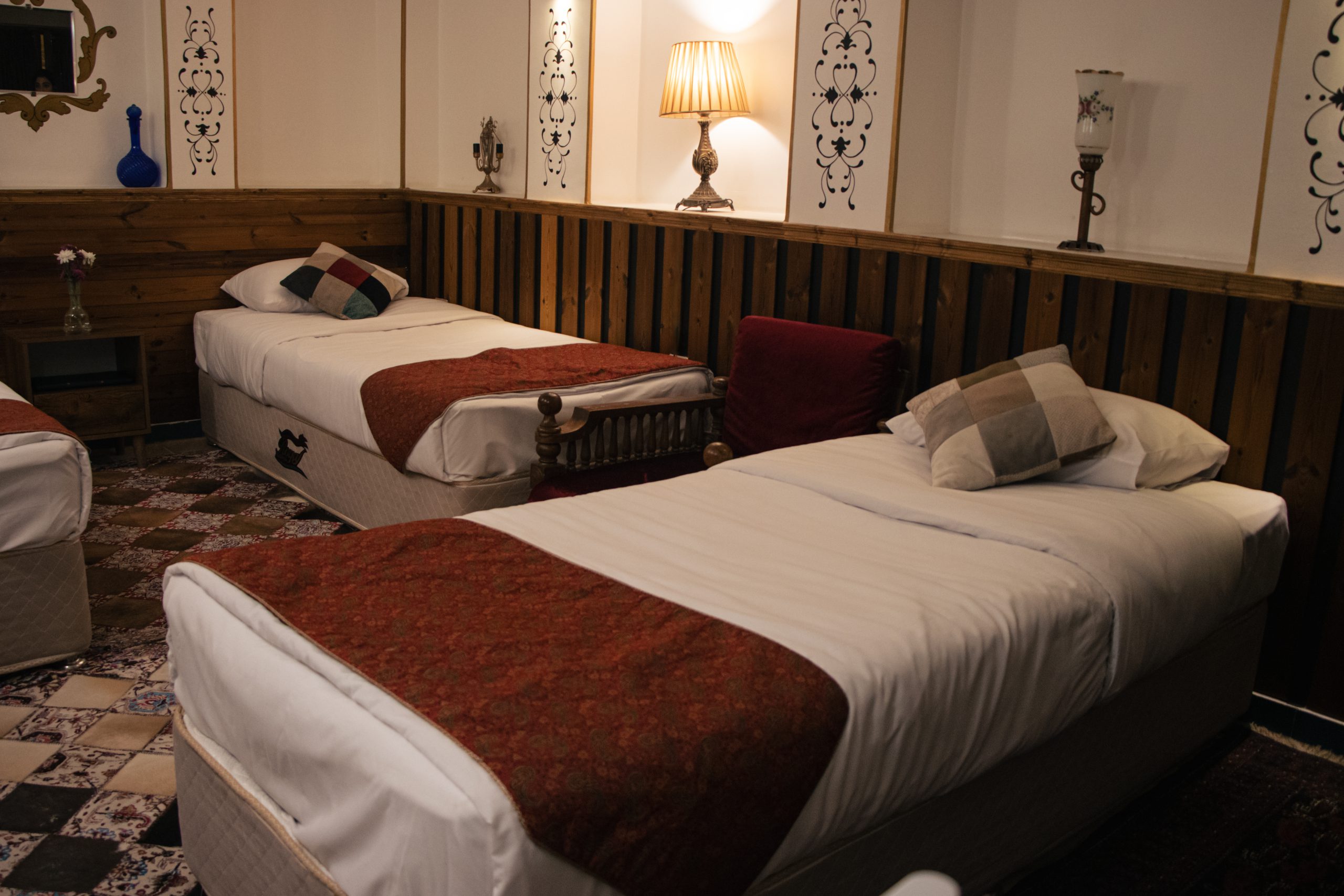 Triple Room – Master Reza Arham Sadr - بوتیک هتل طاووسیه